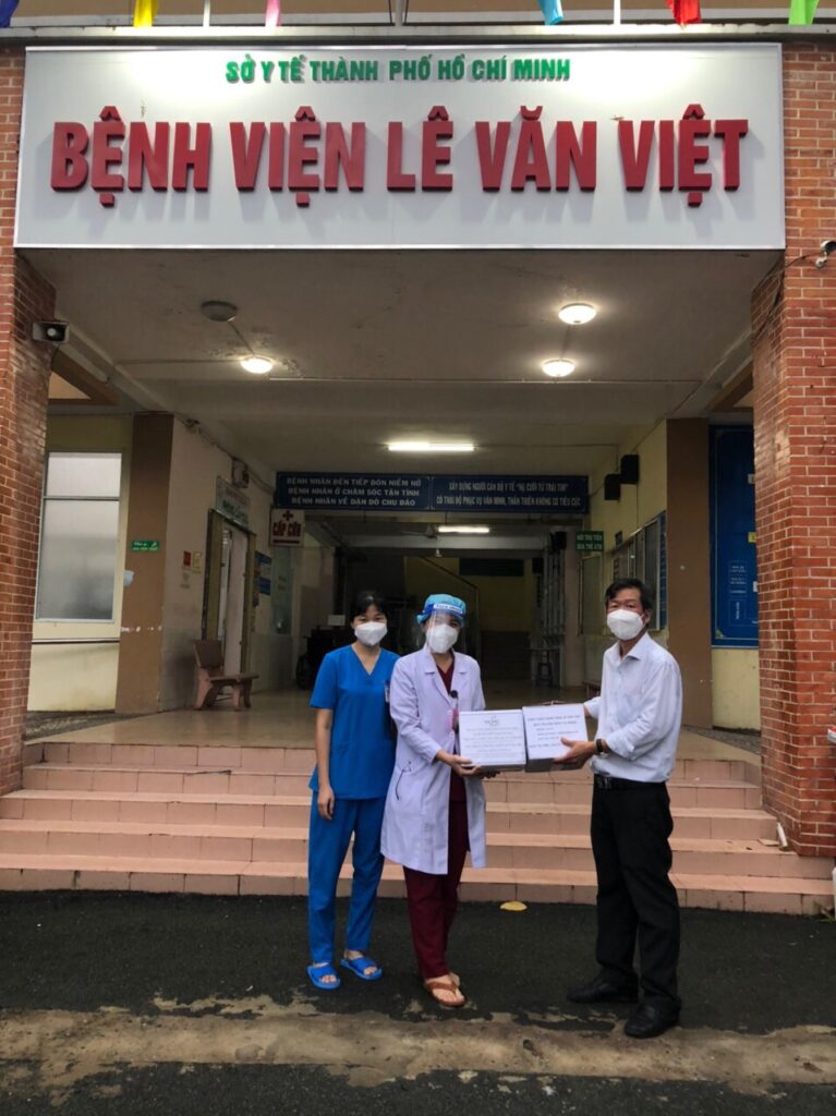 HGV VICMC ủng hộ vật dụng y tế cho Bệnh viện dã chiến tại TP.HCM